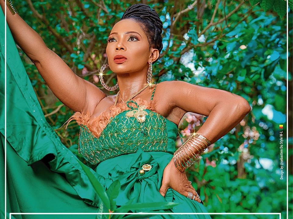 LA PONCEUSE DU BIKUTSI LADY PONCE - Fidèle au poste