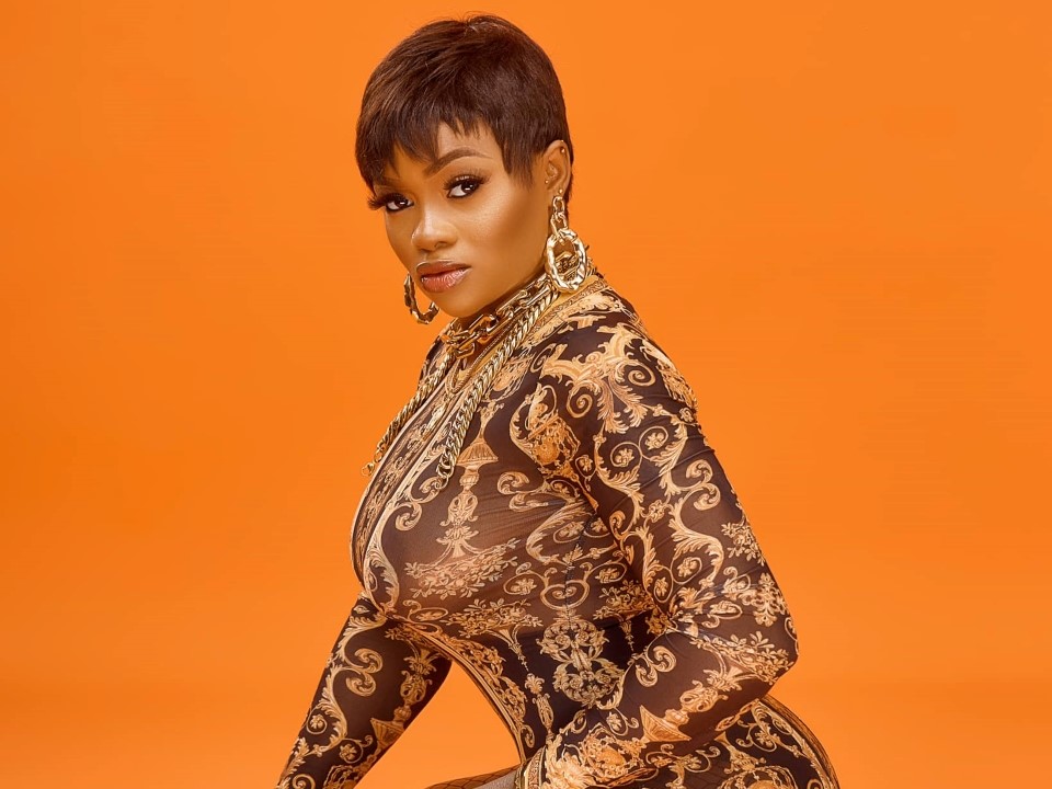 KAMENI «BOSS LADY » VIENT DU GUETTO - Fidèle au poste